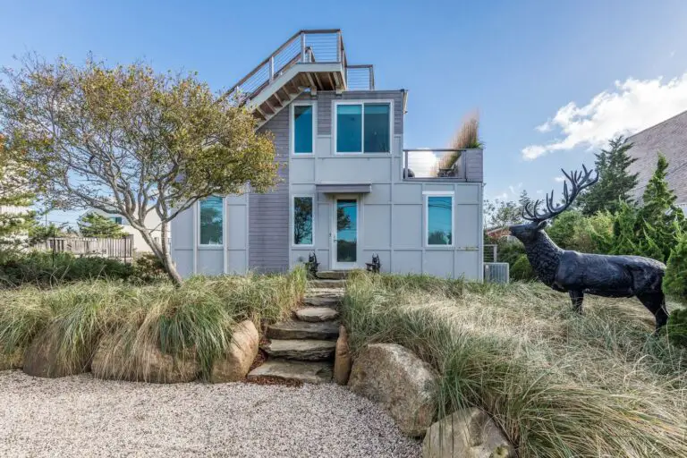 The Beach Box is the First Hamptons Home Built With Recycled Shipping ...