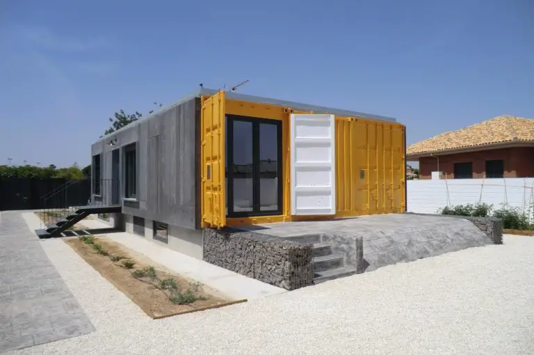 Reused Sea Container House in Mutxamel - Spain