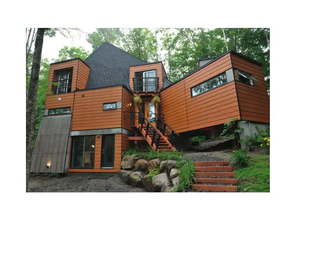 Cargo container home in Quebec - Canada