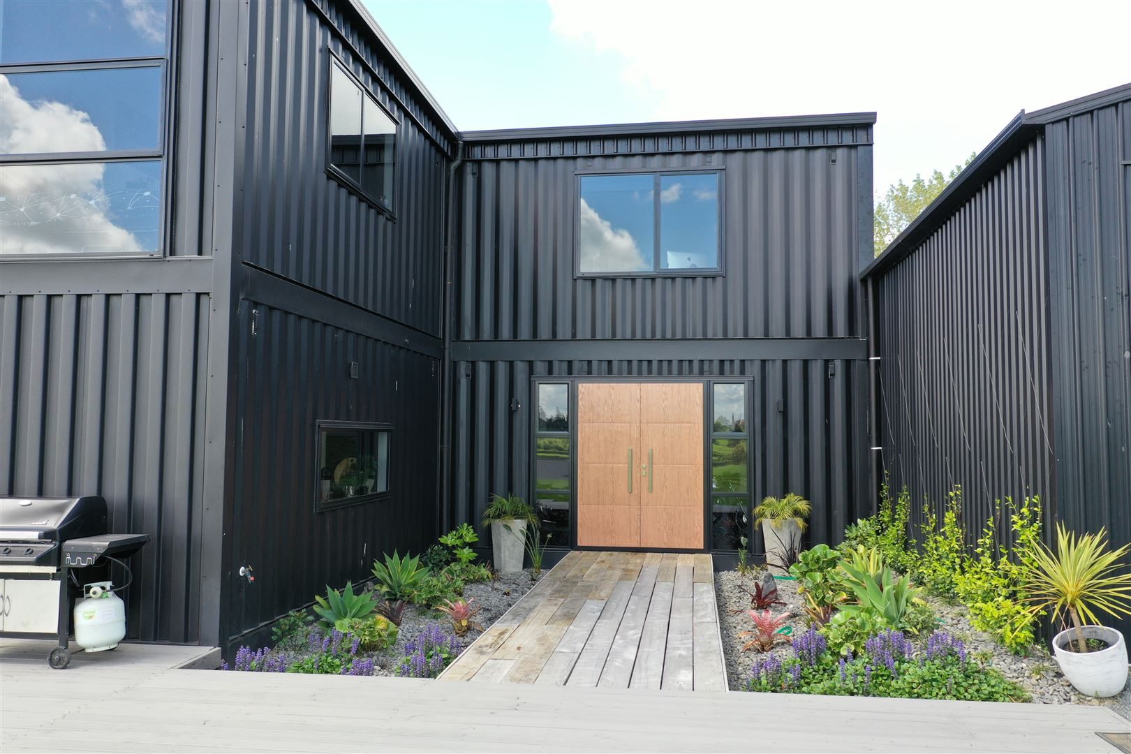 Ohaupo Container House Made Out of Twelve Shipping Containers - New ...