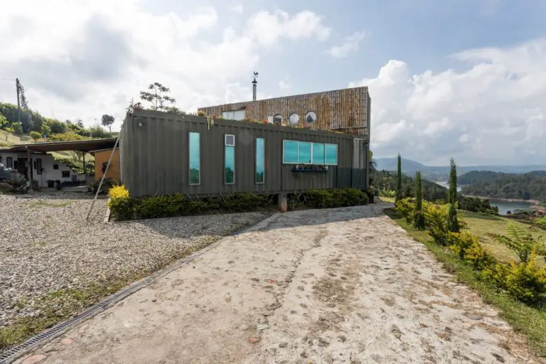 Formidable House Made of Four 40-foot Containers, with a Unique ...