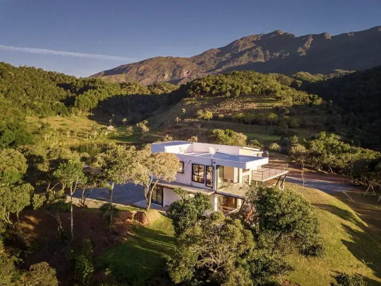 Shipping Containers Become a Amazing Sustainable Home - Brazil