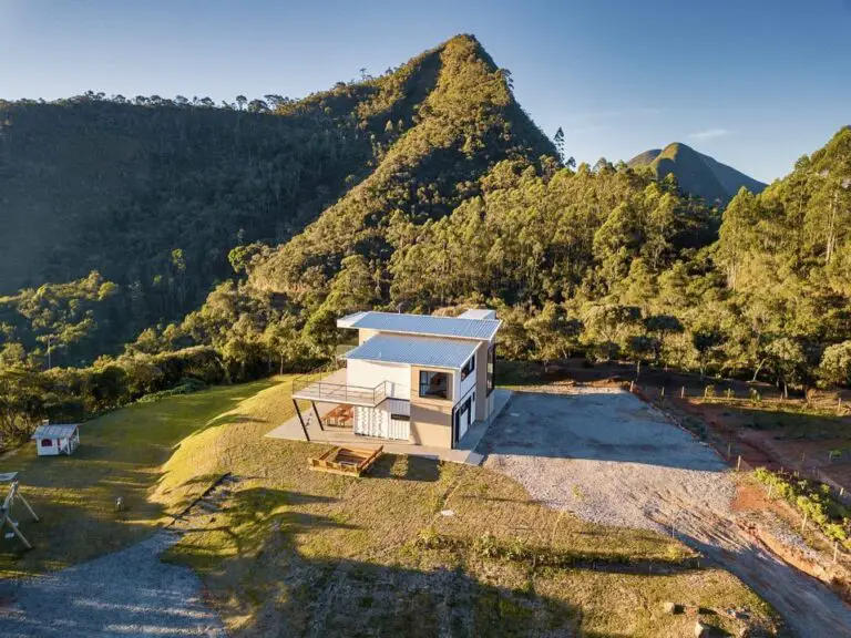 Shipping Containers Become a Amazing Sustainable Home - Brazil