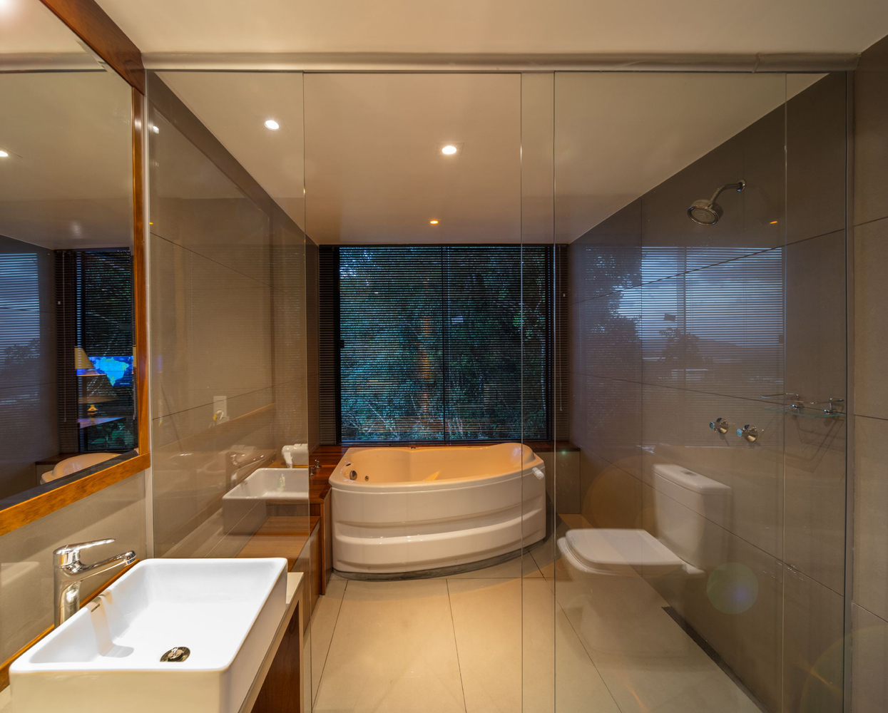A Great Hotel Room Made with a Shipping Container from Brazil