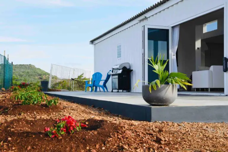 Container House with Amazing 360° Views from the Top of the Mountain