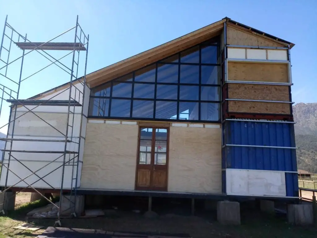 Impressive Interior Triangular Style Container House