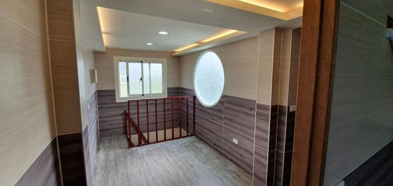 Two-storey House Made in Taiwan with 6 Shipping Containers