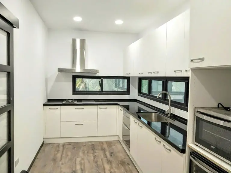 White and Stylish Container House from Taiwan