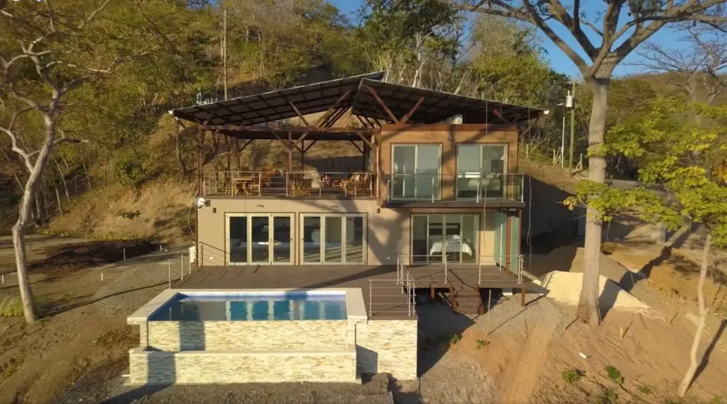 Unique Container House in the Middle of Nature 'Casa Brisbane'