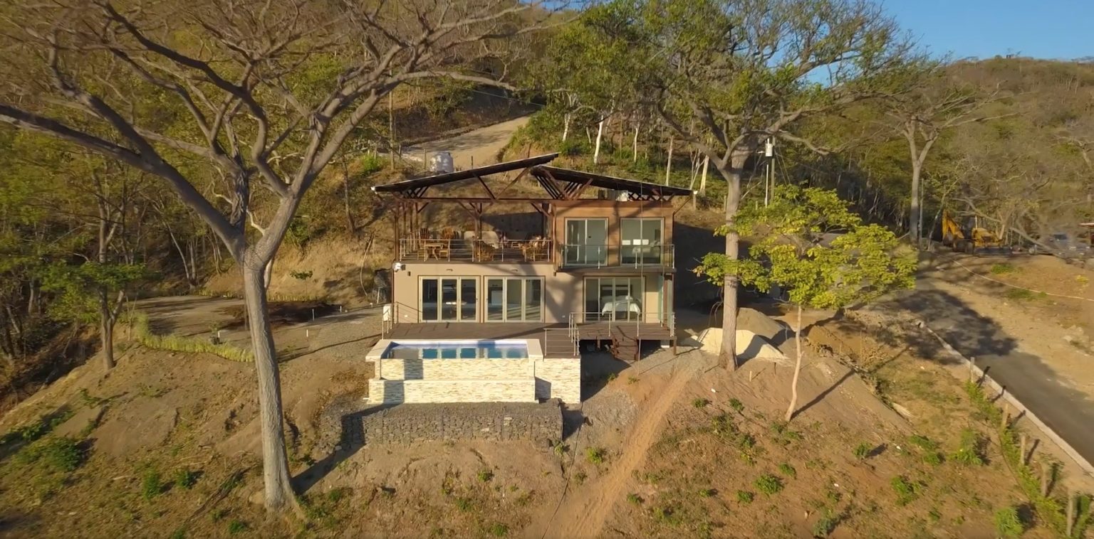 Unique Container House in the Middle of Nature 'Casa Brisbane'