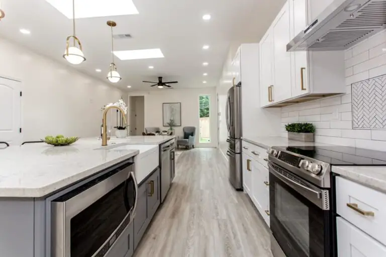 Stunning $340.000 White Container House in Atlanta