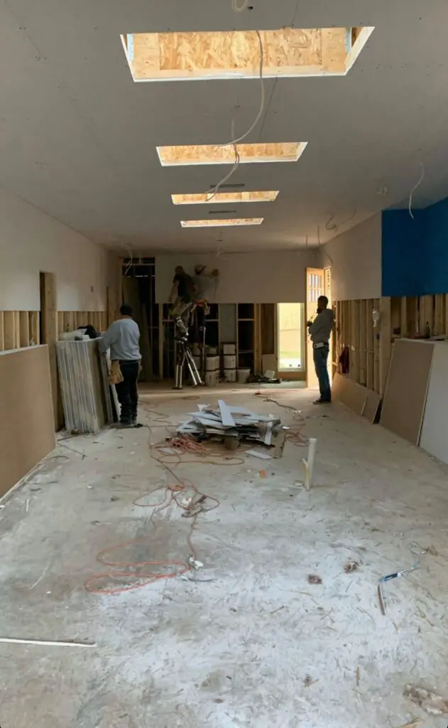 Stunning $340.000 White Container House in Atlanta