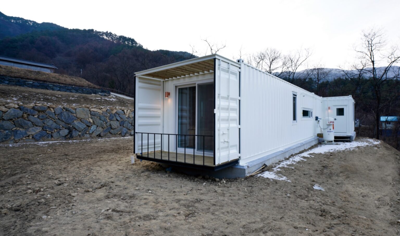 Hamyang Container House - House of the Sun and the Moon