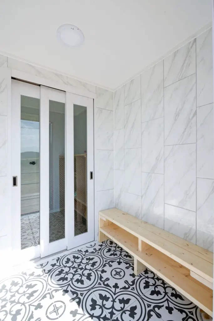 Red Custom-Built Container House that Dazzles with its Color