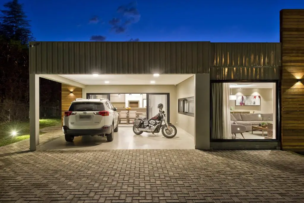 Fascinating Shipping Container House of 3326 sqft Built from 6 Shipping ...