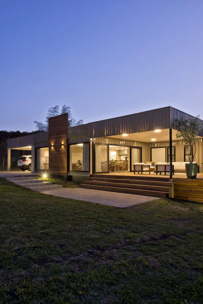 Fascinating Shipping Container House of 3326 sqft Built from 6 Shipping ...