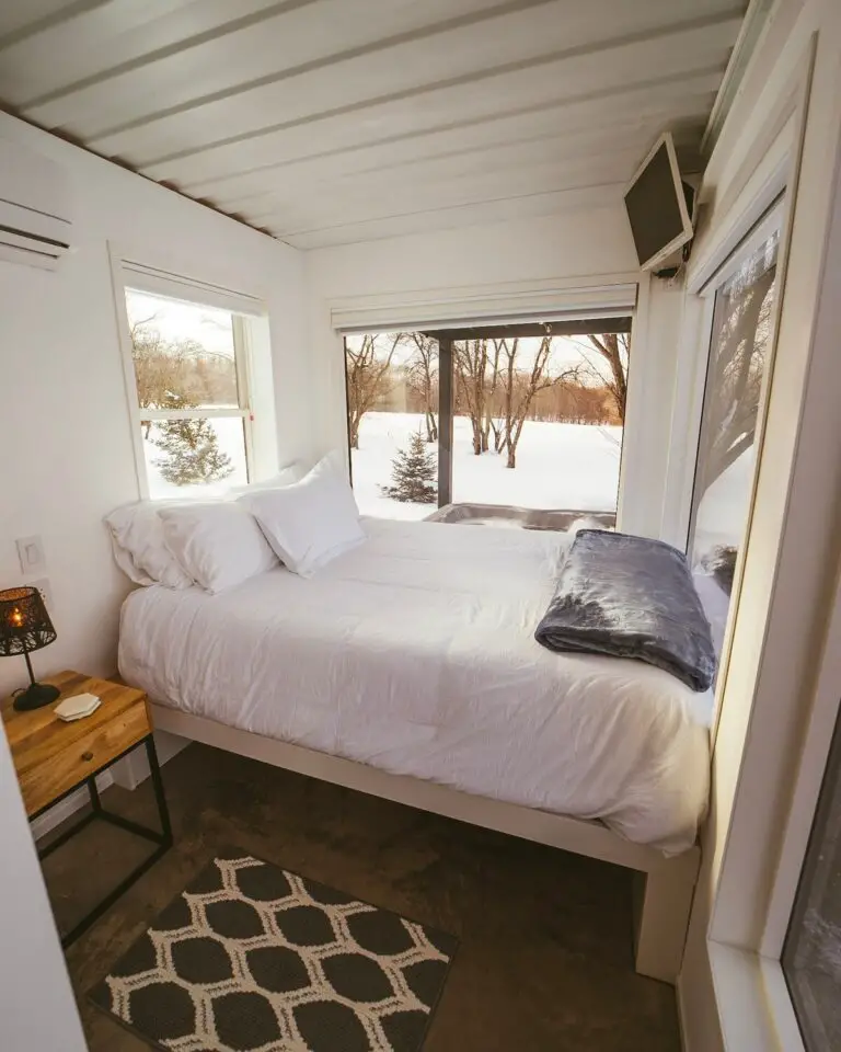 A Breathtaking Shipping Container Transformation in Nature - Living in ...