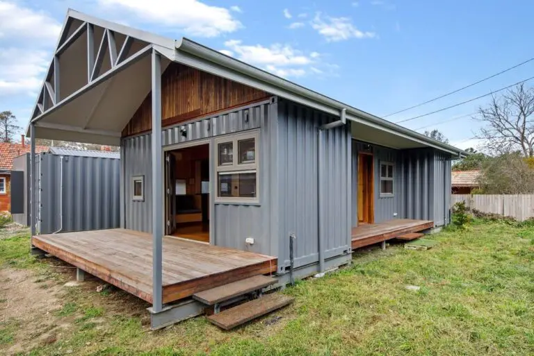 Another Shipping Container House by Stack Space