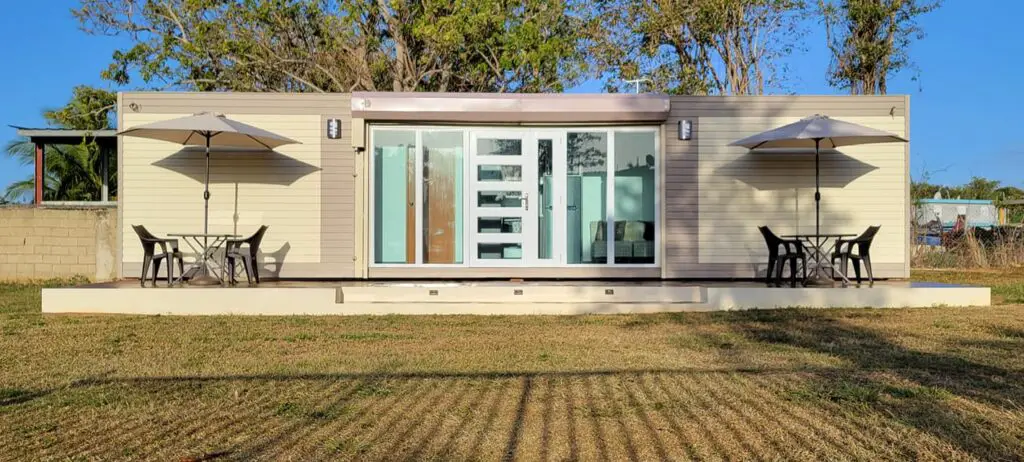 Tiny House in Puerto Rico Made Of Recycled Shipping Container - Living ...