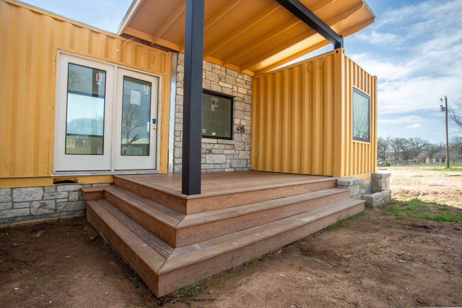 Holiday Complex Built with Containers in Texas - Living in a Container