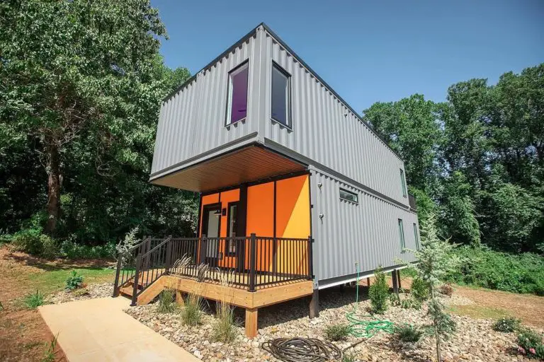 Ultra Modern Home made of 4 Containers