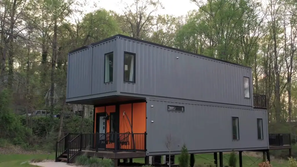 Ultra Modern Home made of 4 Containers