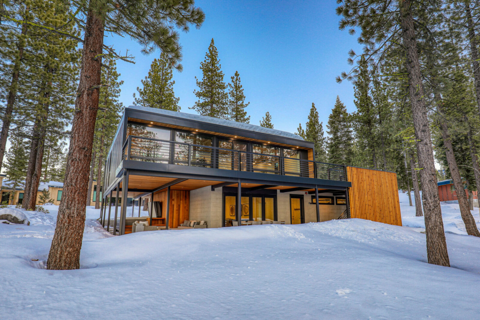 Luxury Container Home at Mountain - Living in a Container