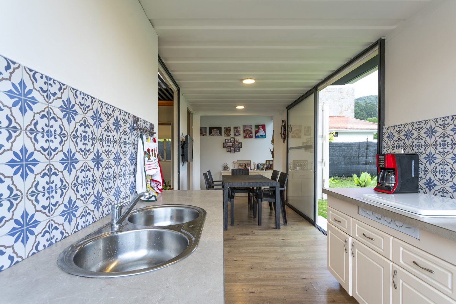 Amazing L Shaped Container Home