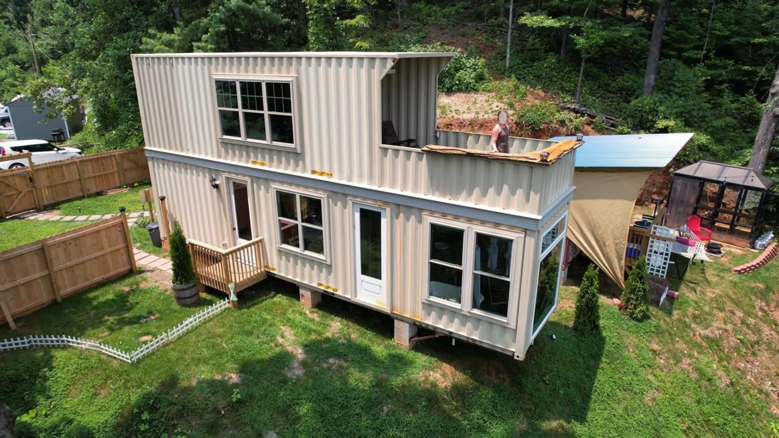 Container House in Centre of Trees | Living in a Container