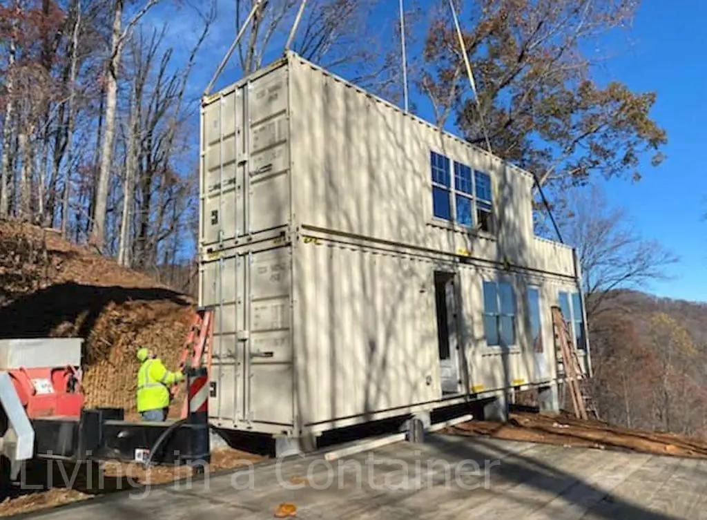 Container House in Centre of Trees