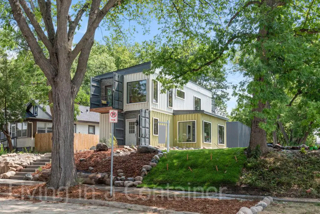 Luxury Home made of 5 Shipping Containers | Living in a Container