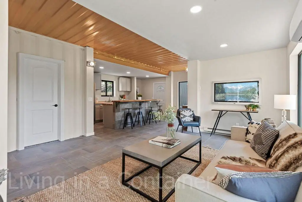 Luxury Home made of 5 Shipping Containers