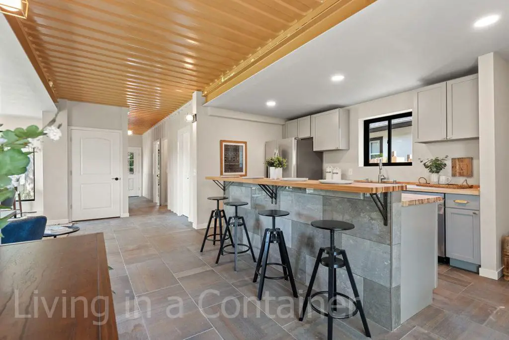 Luxury Home made of 5 Shipping Containers | Living in a Container