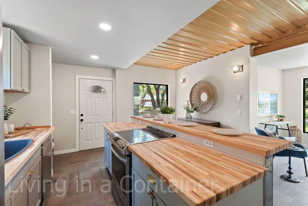 Luxury Home made of 5 Shipping Containers | Living in a Container