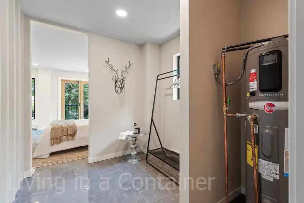 Luxury Home made of 5 Shipping Containers