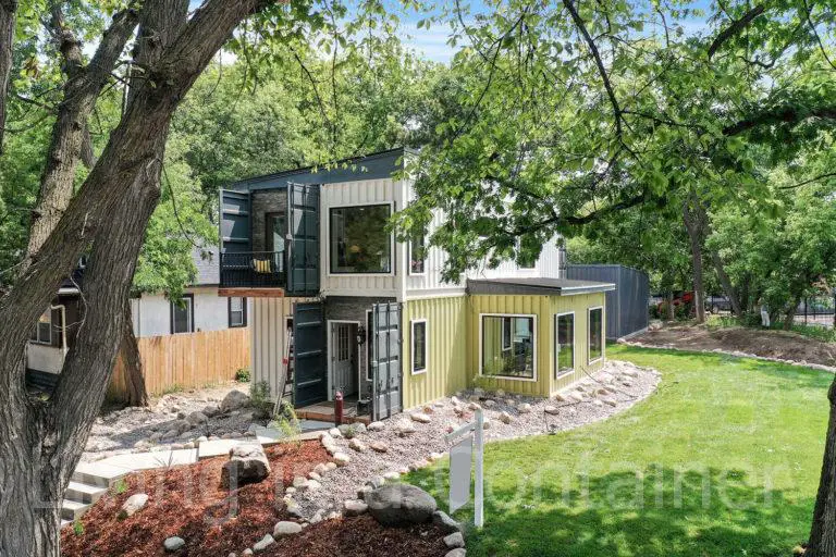 Luxury Home made of 5 Shipping Containers