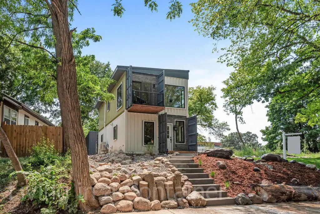 Luxury Home made of 5 Shipping Containers | Living in a Container