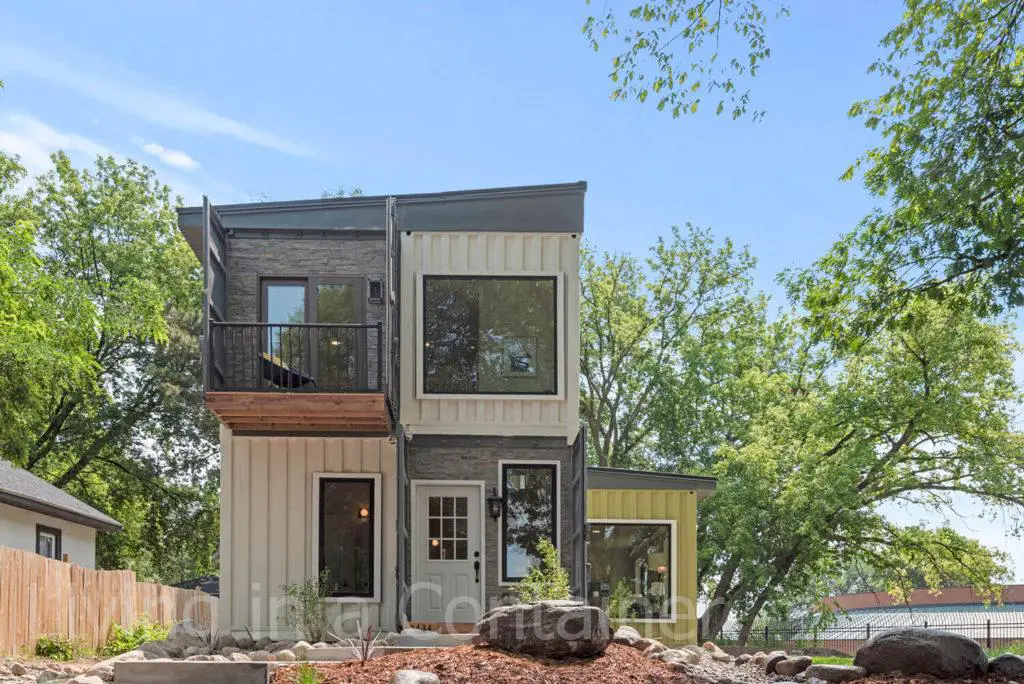 Luxury Home made of 5 Shipping Containers | Living in a Container