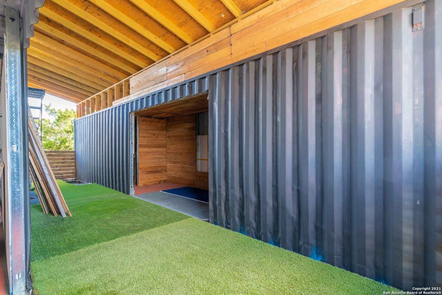 Shipping Container House that Look Amazing!