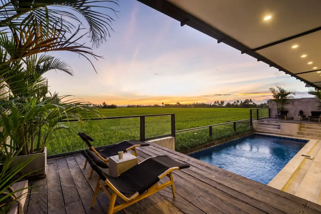 4 Bedrooms Villa Built from Shipping Containers