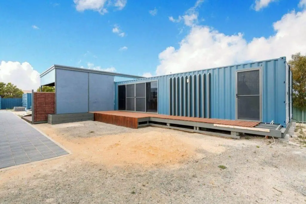 4 Shipping Containers Turn into a House | Living in a Container