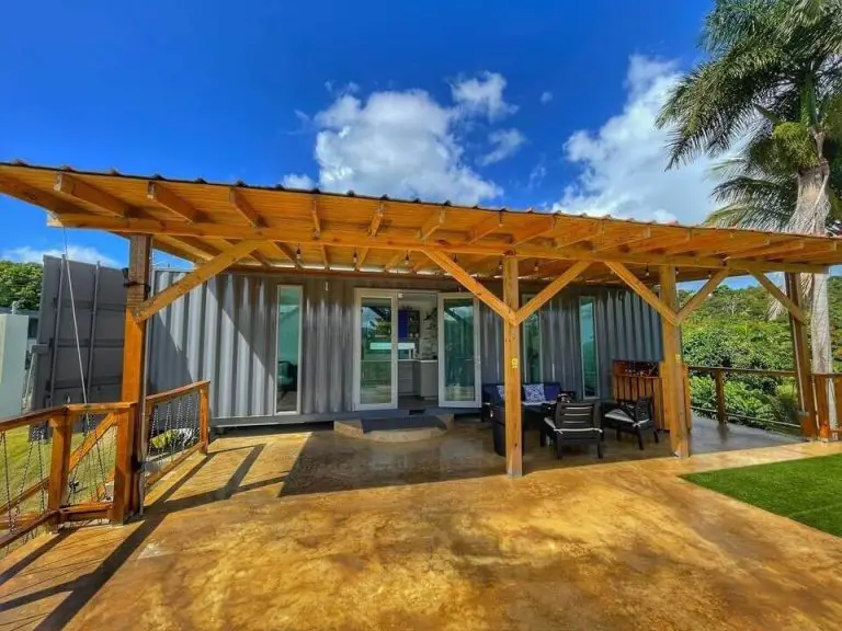 Container House With Its Simple Style in Puerto Rico