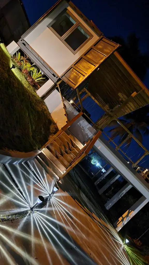 Container House With Its Simple Style in Puerto Rico