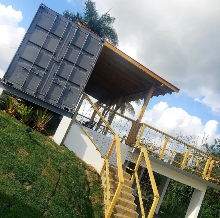 Container House With Its Simple Style in Puerto Rico