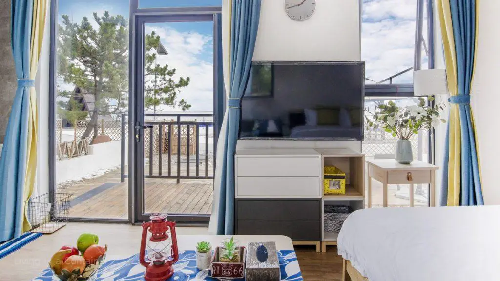 Oceanfront Container House – Cheap and Easy Living!