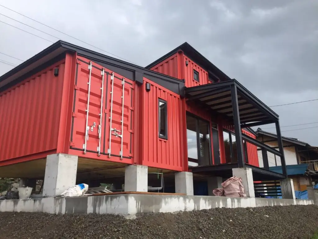 6 Shipping Containers Turned Into a Red House