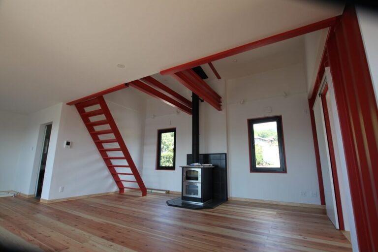 6 Shipping Containers Turned Into a Red House