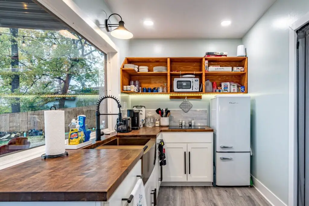 A 40ft Container Home with a Sweet Color