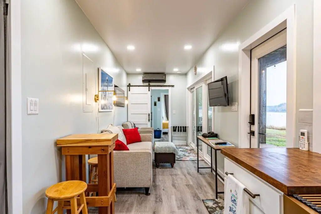 A 40ft Container Home with a Sweet Color