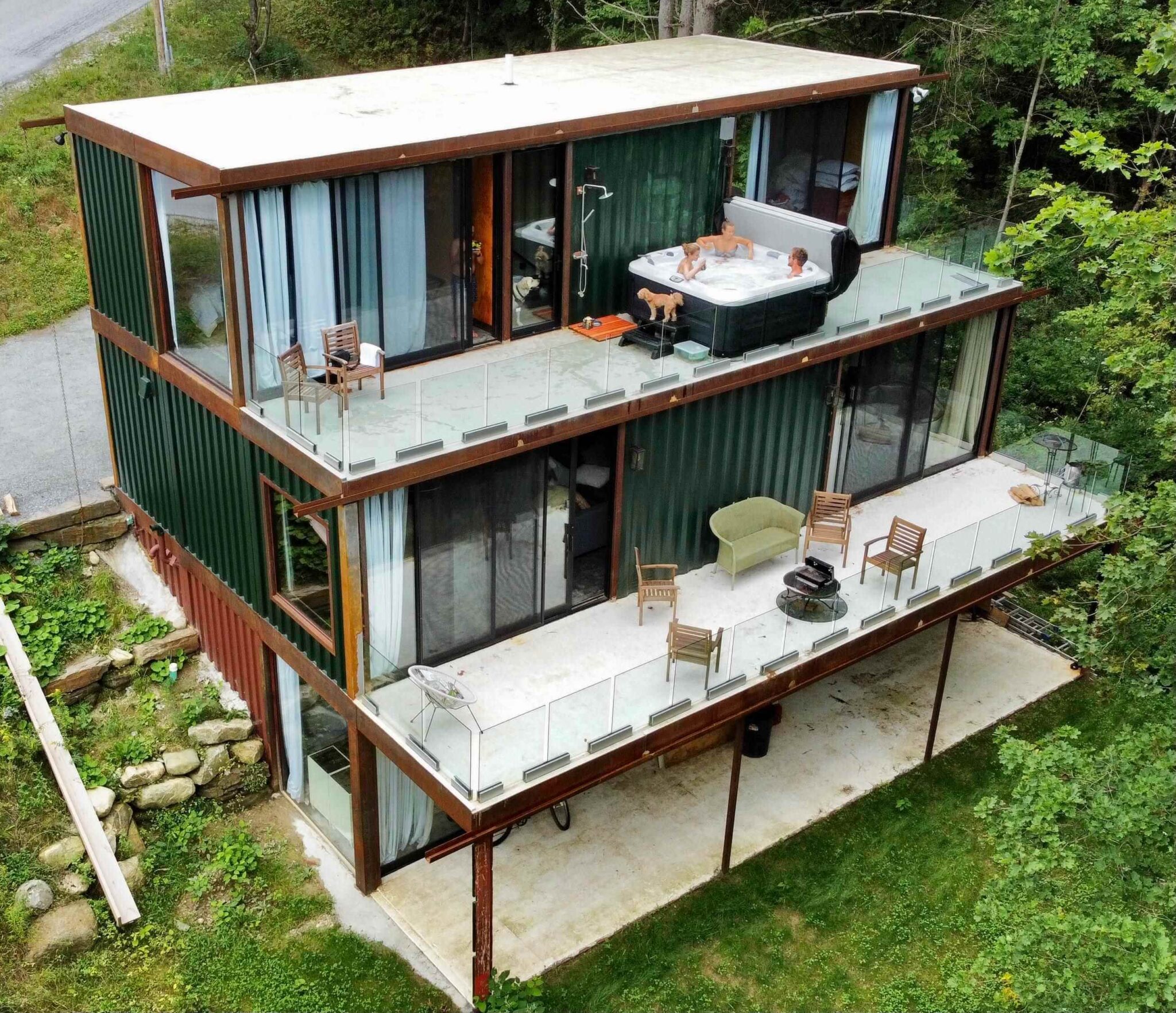 Crafting a Modern Mountain Home Using 8 Shipping Containers